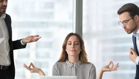 6 Surprising Pros and Cons of AI in Internal Comms